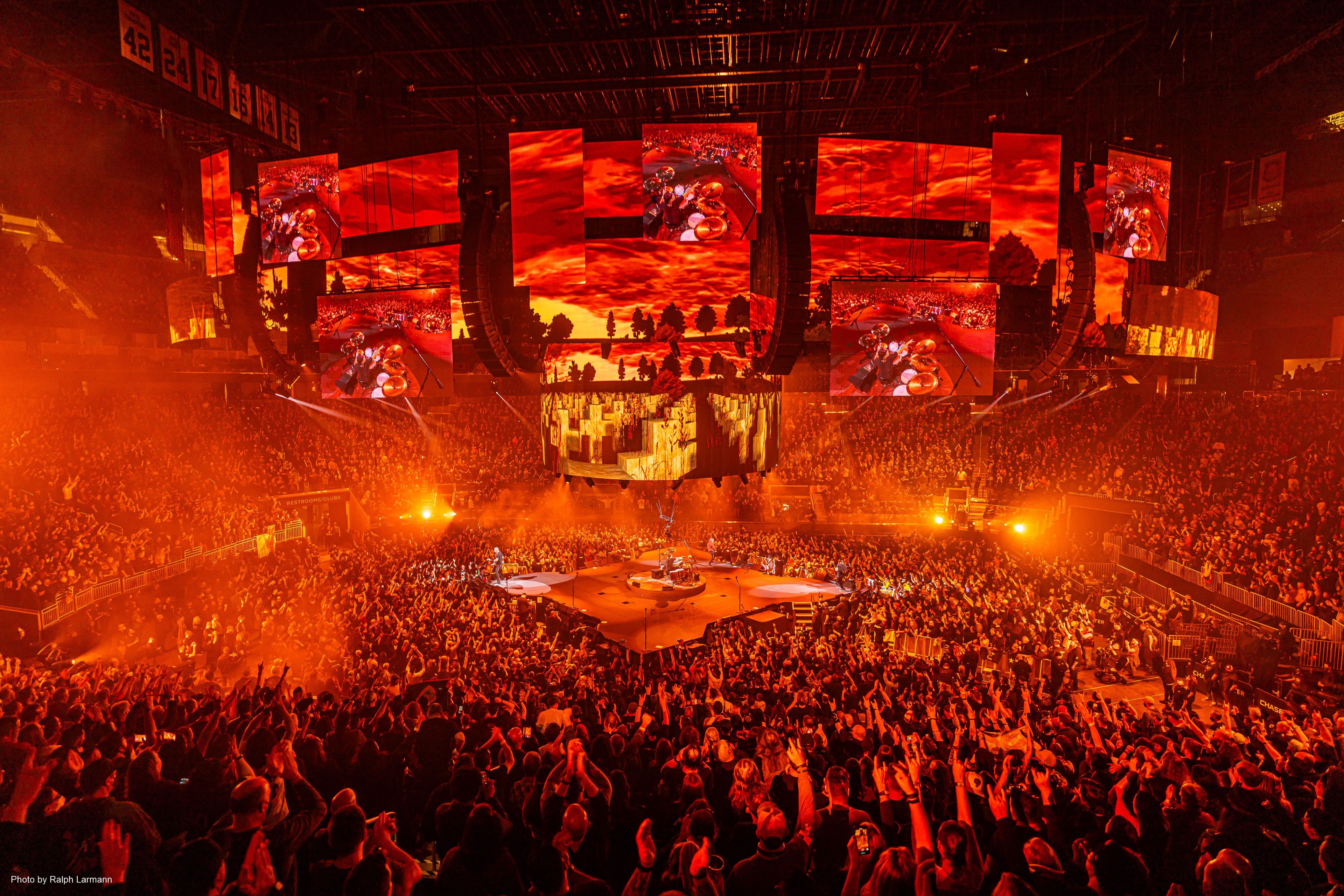 ROE Visual Panels Help Commemorate 40 Years of Metallica | ROE Visual ROE Visual Panels Help Commemorate 40 Years of Metallica | ROE Visual